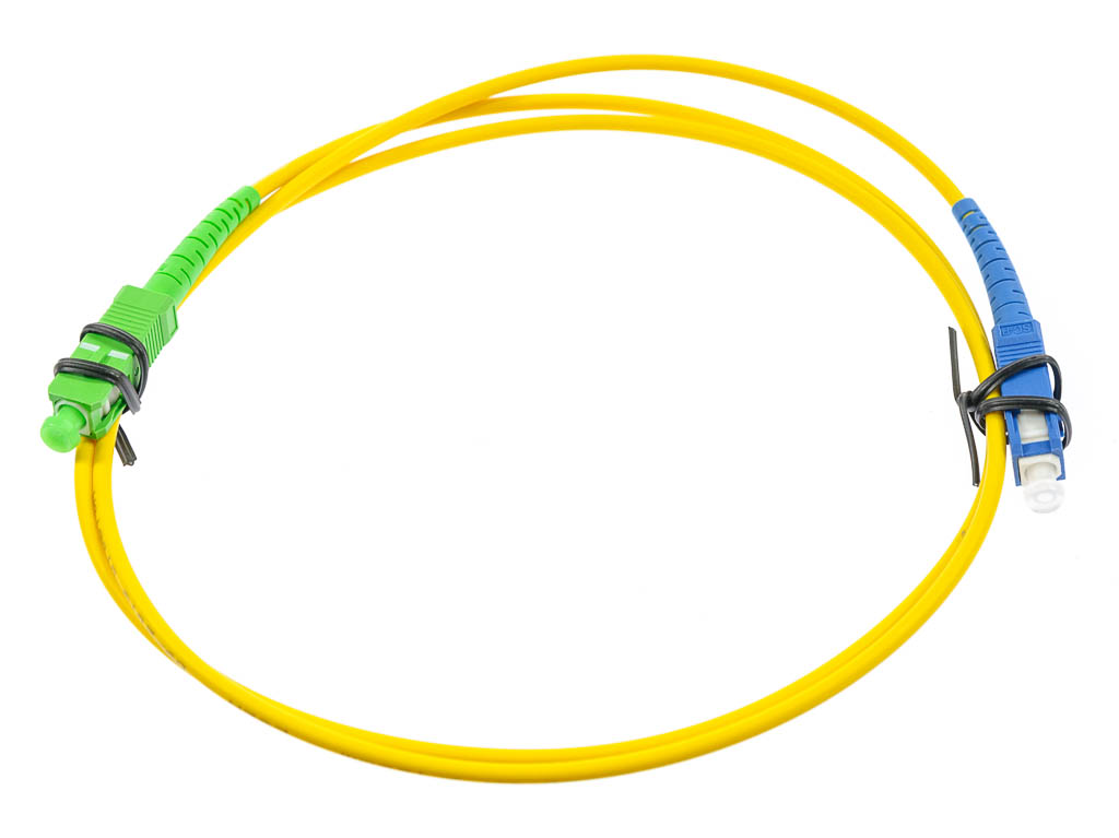 Patchcord światłowodowy SC/APC-SC/UPC SM simplex 1m Patchcord światłowodowy SC/APC-SC/UPC SM simplex 1m