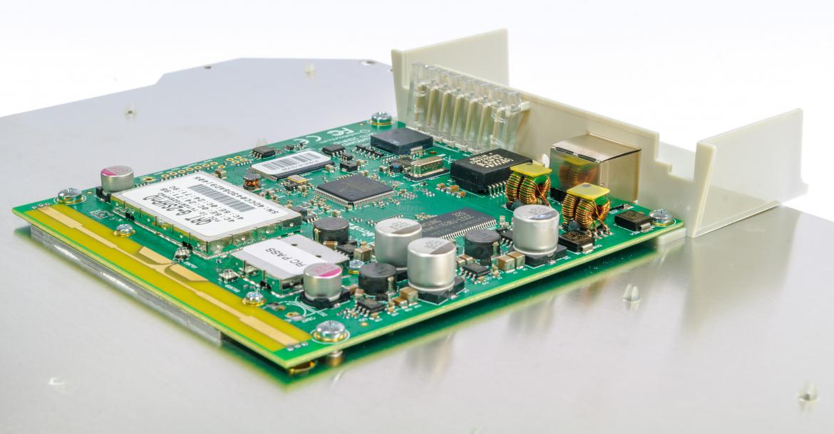 MikroTik RouterBOARD QRTG 2SHPnD Outdoor L4